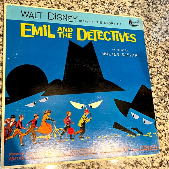 Disney | Media | Emil And The Detectives 964 Vinyl With Comic Book ...